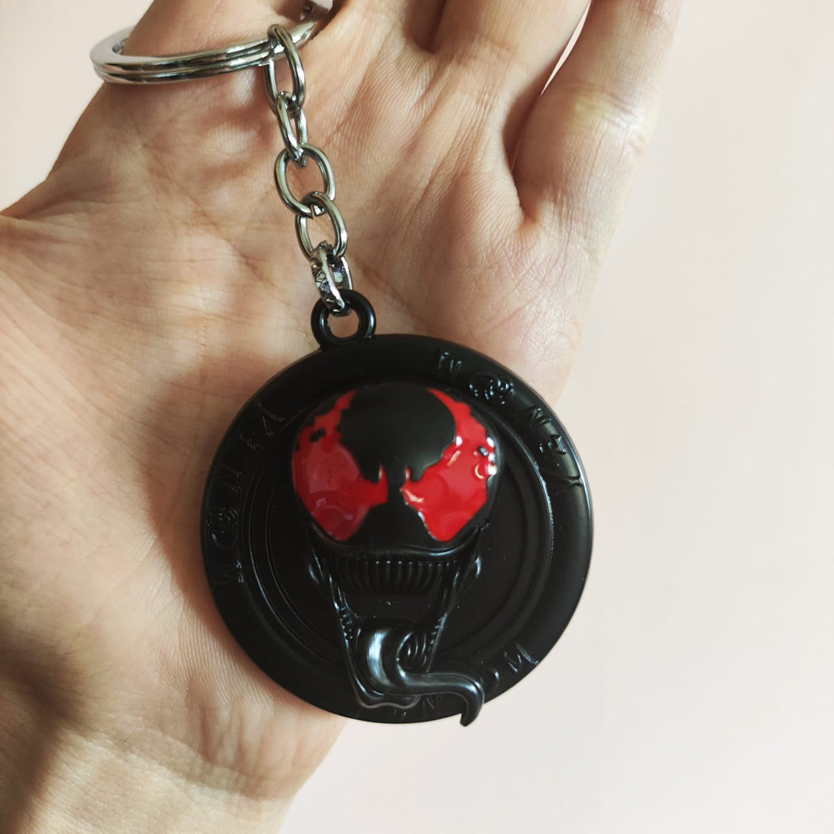 Venom Metal Rotating Keychain – Styletadka